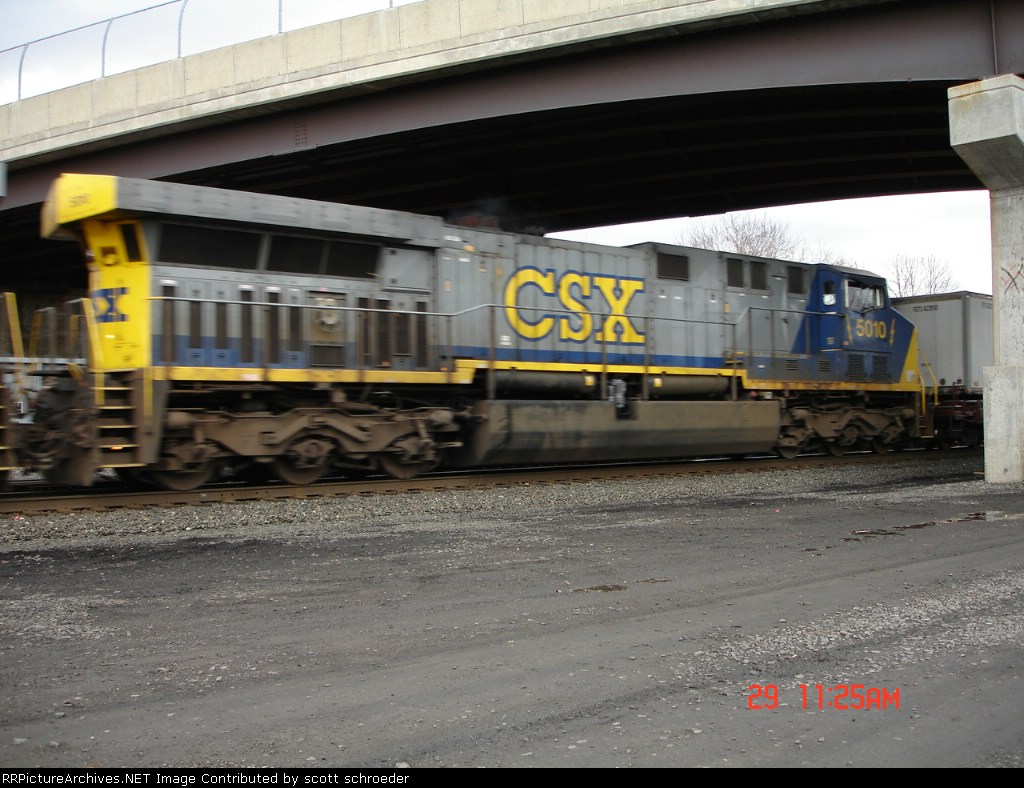 CSX 5010 runs long hood forward WB on the #2 Track